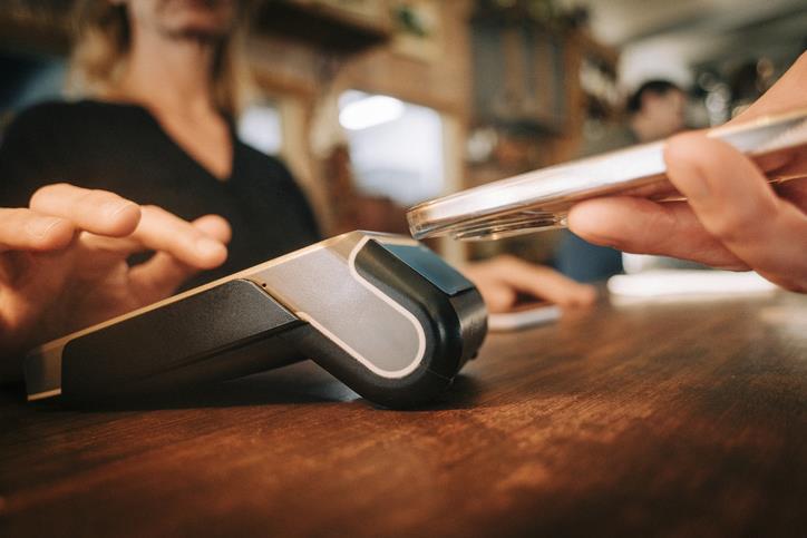 The £100 cap on contactless payments is to be scrapped, the FCA has ...