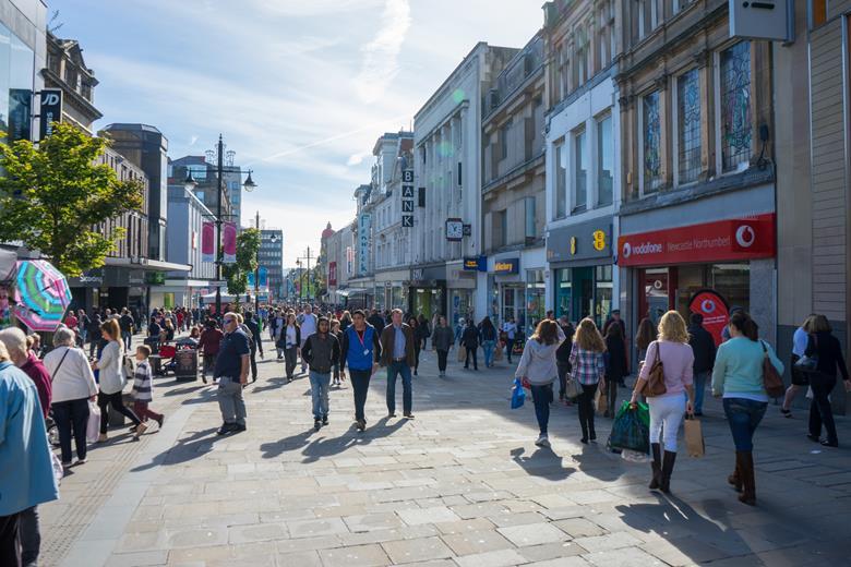UK high street footfall declined by -3.5% in December | News ...